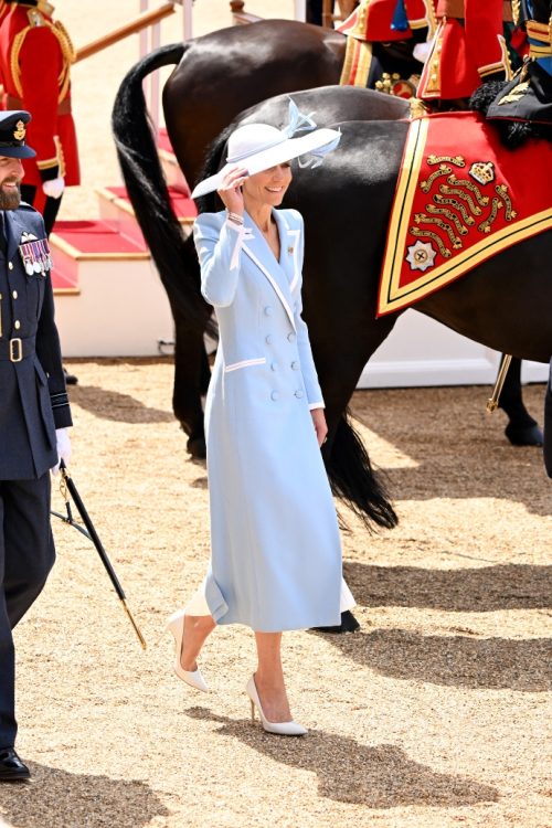 To icy blue φόρεμα της Kate Middleton ήταν homage στην Diana