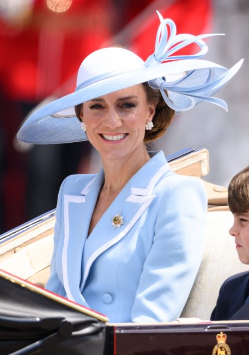 To icy blue φόρεμα της Kate Middleton ήταν homage στην Diana