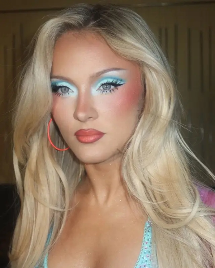 Icy Blue Queens: Πώς φορούν οι celebrities τη γαλάζια σκιά